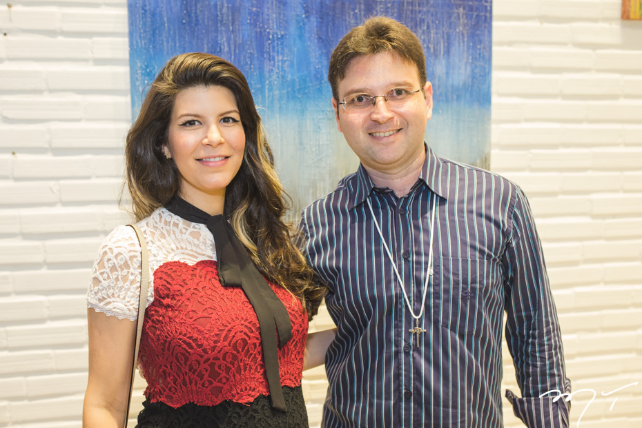 Turma animada foi conferir abertura da expo de Alexandre Reis ...