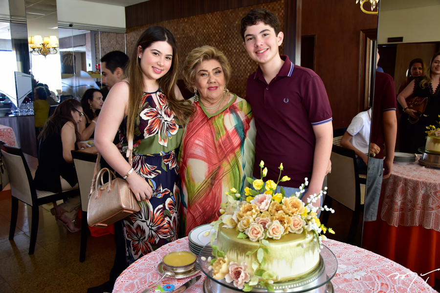 Consuelo Dias Branco celebra aniversário entre familiares e amigos