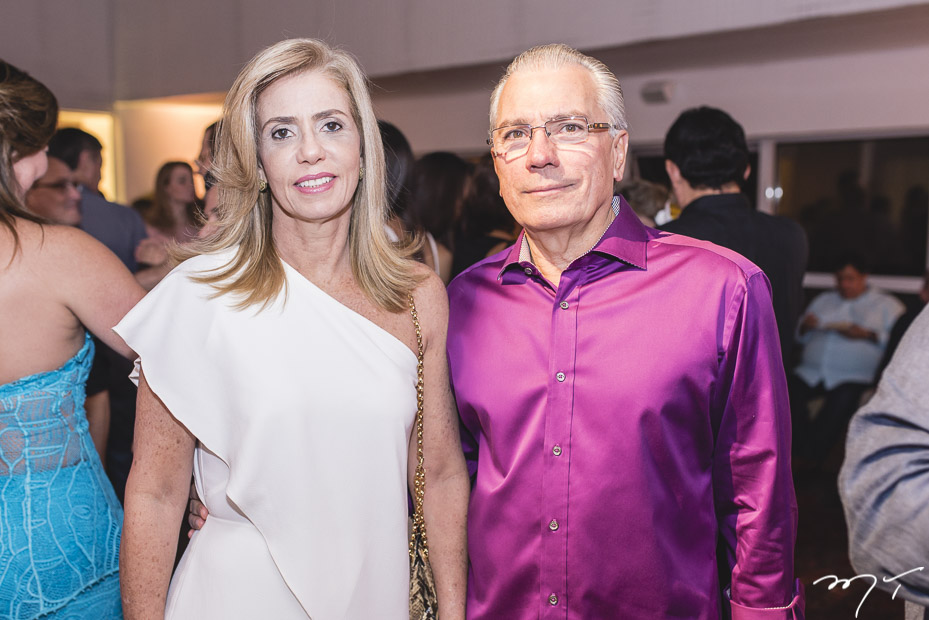 Um brinde! Denise Cavalcante celebra nova idade com noite sofisticada ...