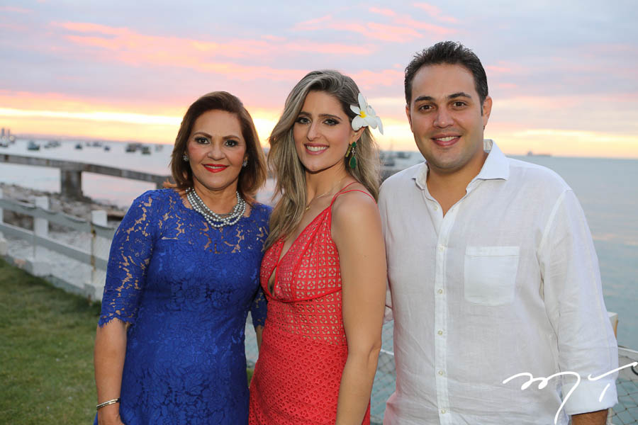 Rebeca Leal comemora aniversário com sunset incrível! - Márcia ...