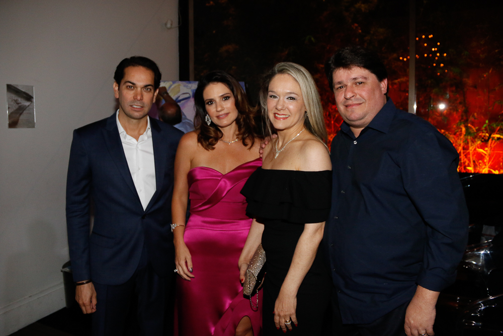 Ao som de Tiago Abravanel, Renata Vale celebra a chegada aos 40 em SP ...