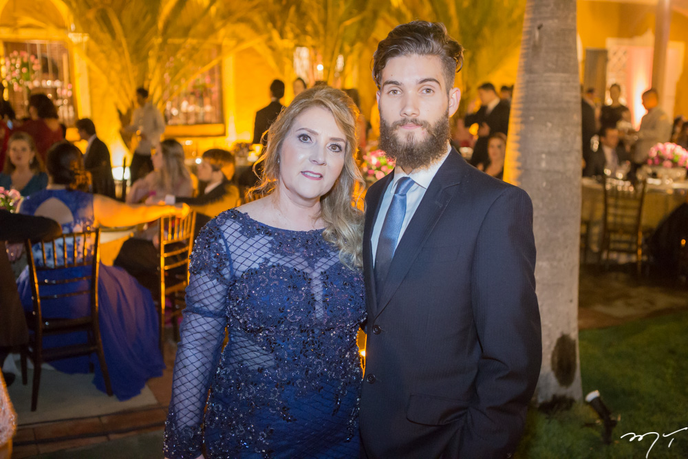 Festa deslumbrante marca o casamento de Thais Cavalcanti e Larry Rabb ...