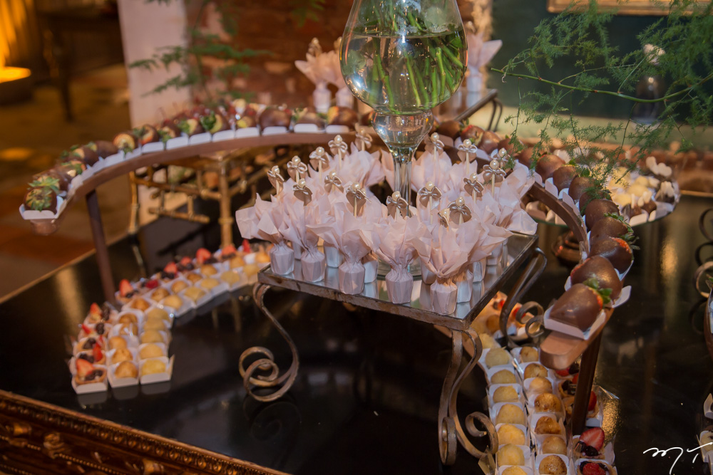 Festa deslumbrante marca o casamento de Thais Cavalcanti e Larry Rabb ...