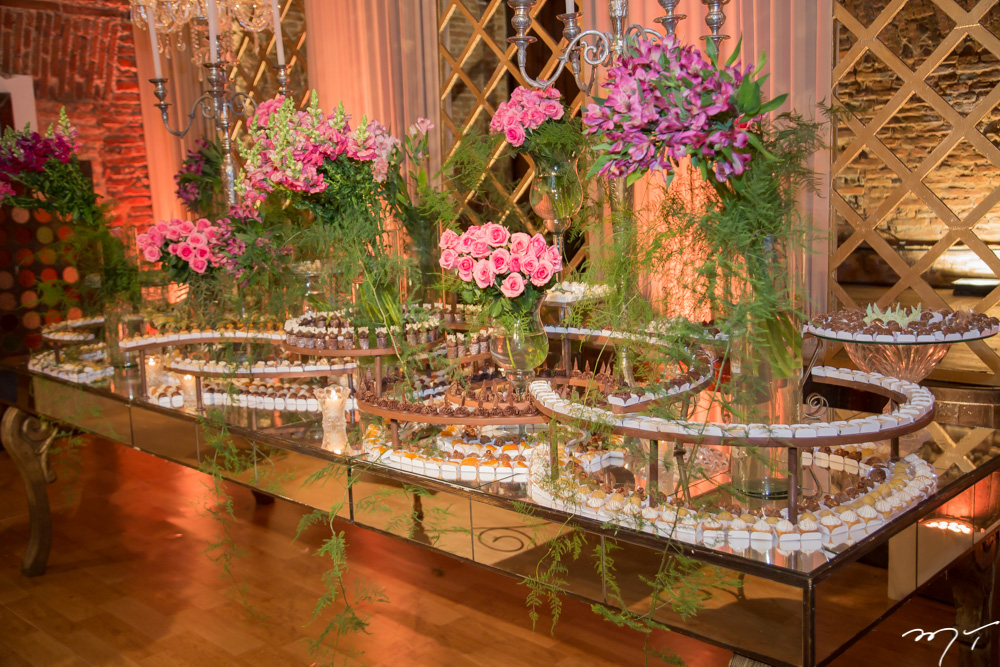 Festa deslumbrante marca o casamento de Thais Cavalcanti e Larry Rabb ...