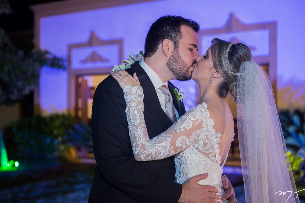 Festa deslumbrante marca o casamento de Thais Cavalcanti e Larry Rabb ...