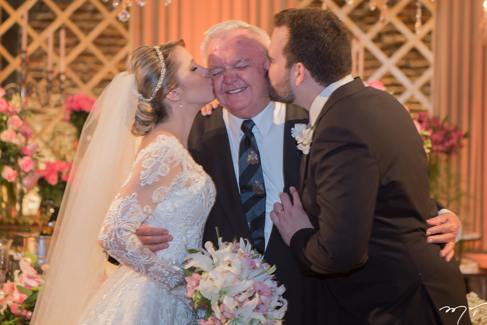 Festa deslumbrante marca o casamento de Thais Cavalcanti e Larry Rabb ...