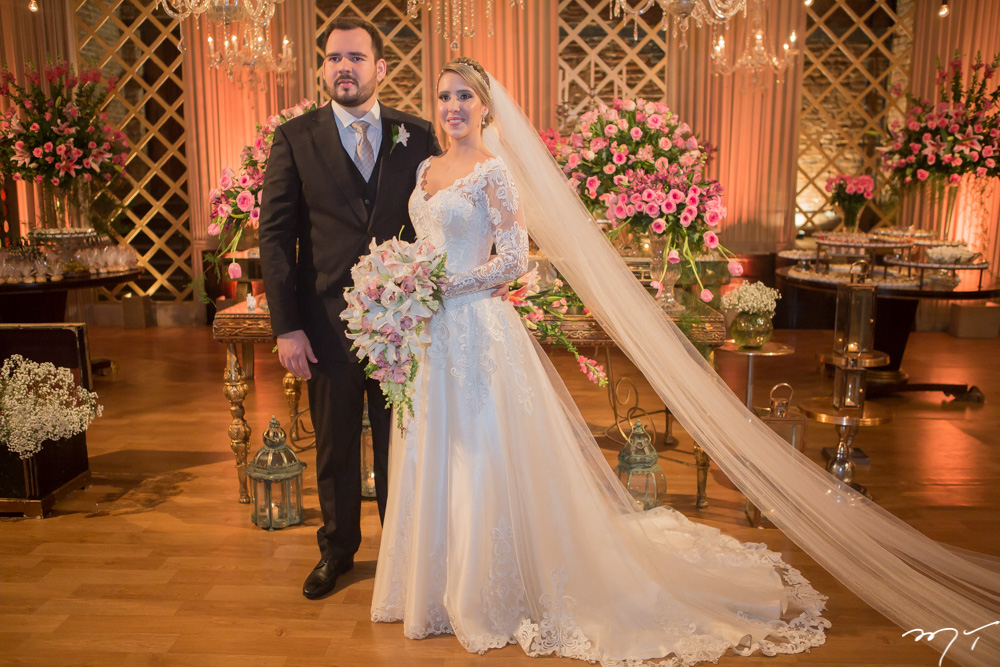 Festa deslumbrante marca o casamento de Thais Cavalcanti e Larry Rabb ...