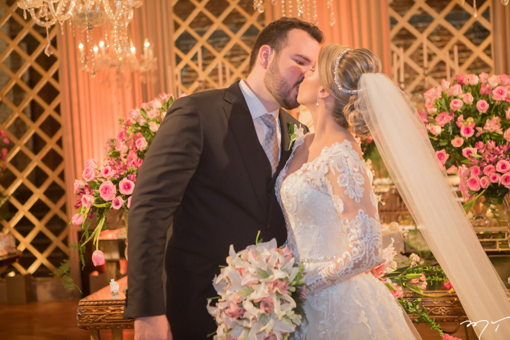 Festa deslumbrante marca o casamento de Thais Cavalcanti e Larry Rabb ...