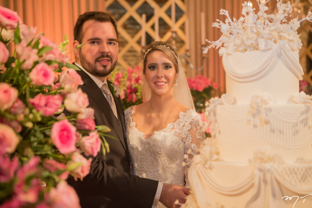 Festa deslumbrante marca o casamento de Thais Cavalcanti e Larry Rabb ...