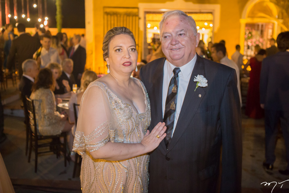 Festa deslumbrante marca o casamento de Thais Cavalcanti e Larry Rabb ...