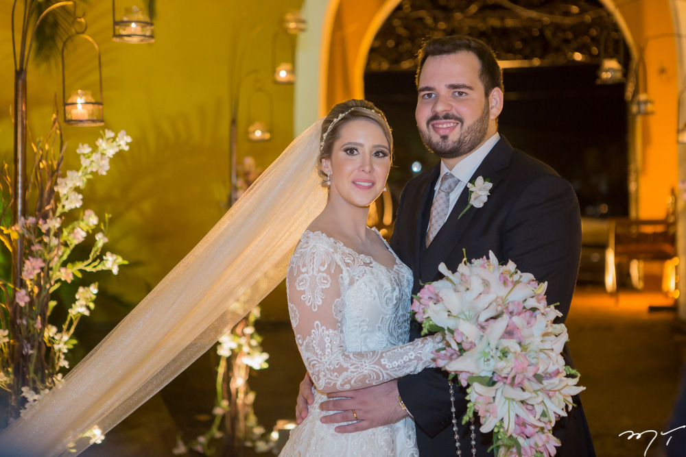 Festa deslumbrante marca o casamento de Thais Cavalcanti e Larry Rabb ...