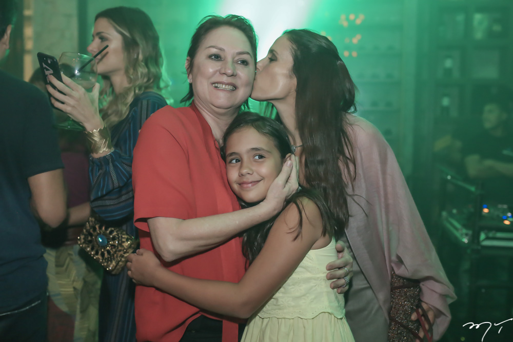 Bday! | Paula Frota é surpreendida com festa na Cavalieri Confraria ...