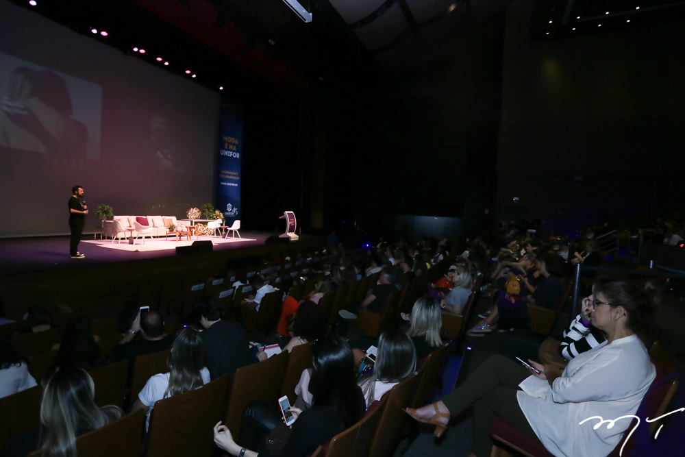 Em sua palestra no MaxiModa, Daniel Cunha conta como construiu a basico.com: "a gente não queria ...