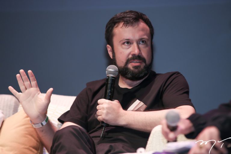 Em sua palestra no MaxiModa, Daniel Cunha conta como construiu a basico ...