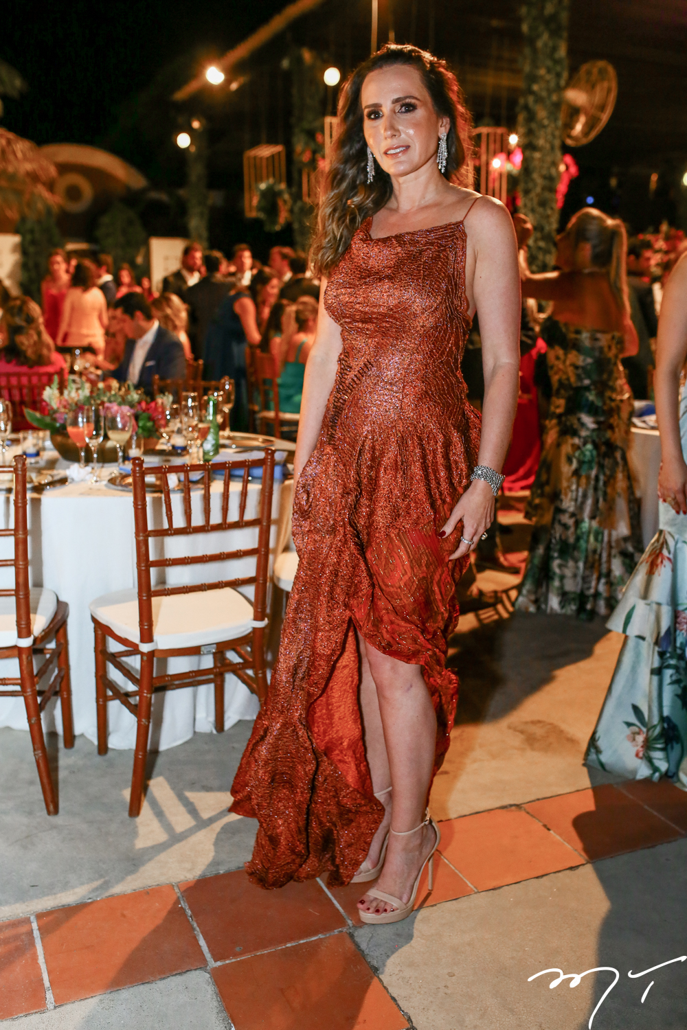 Se inspire: Nove looks marcantes do casamento de Fernanda Levy e Omar ...