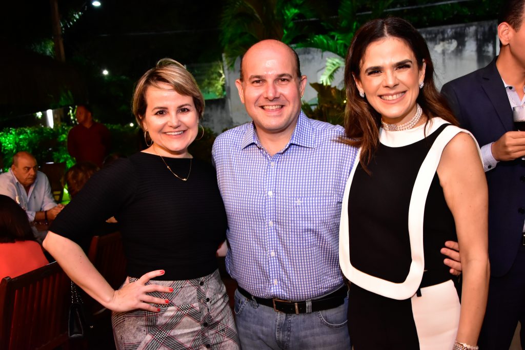 Niedja Bezerra toma posse como presidente da Sociedade Cearense de ...