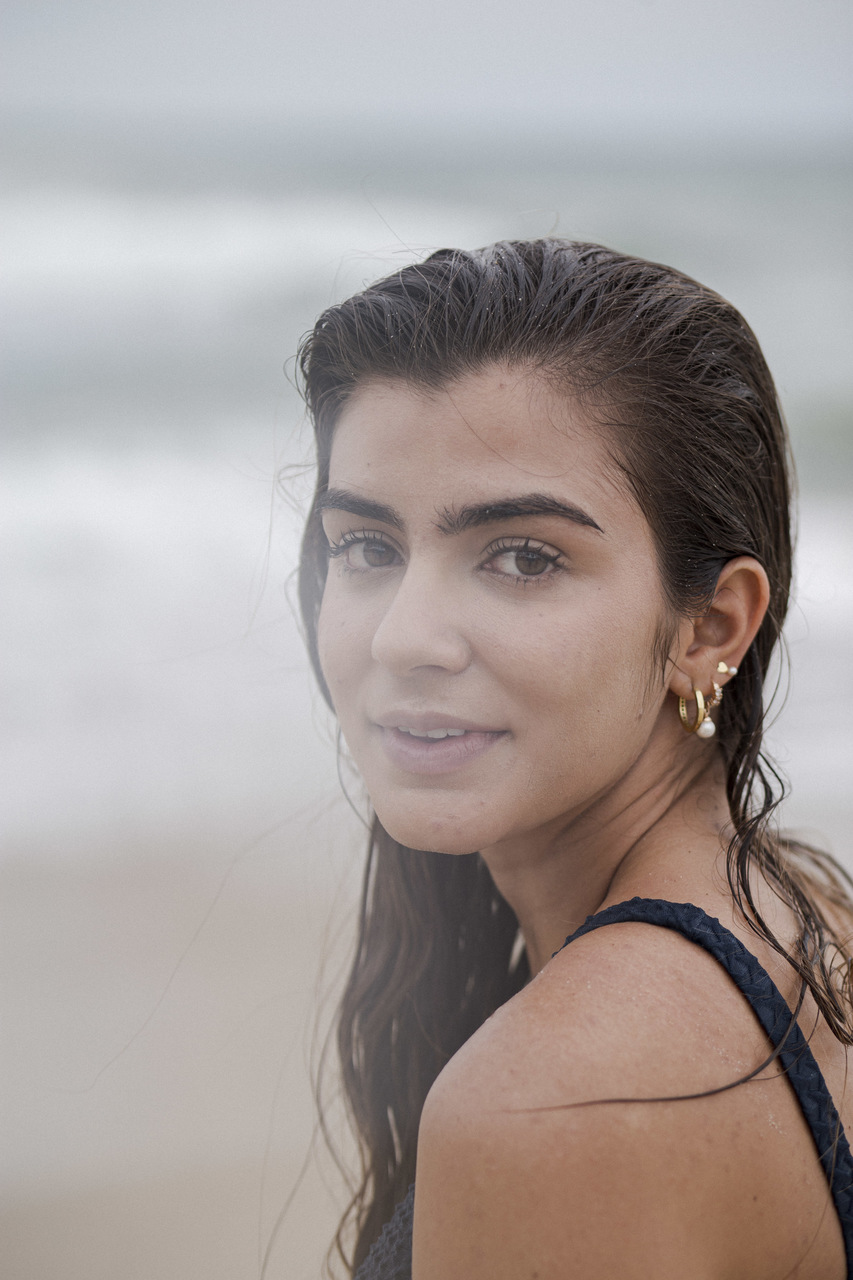 Sarah Erel revela paixão pelo surfe e conta como concilia com o hipismo