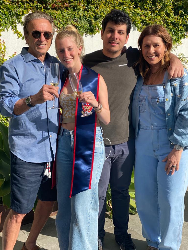 Maria Fontes se forma na Suíça e comemora em Portugal