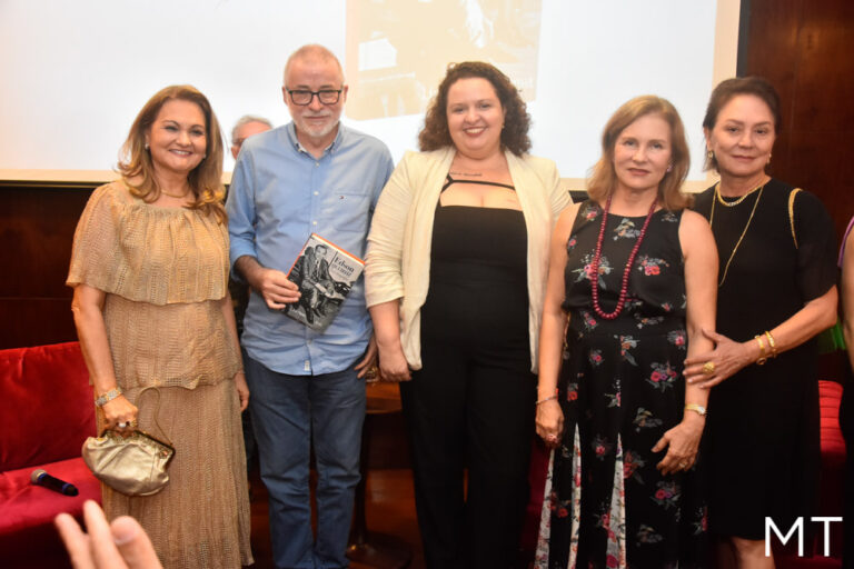 Biografia de Edson Queiroz é lançada com a presença da família