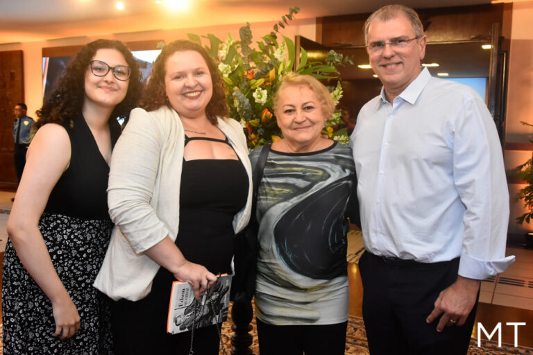 Biografia de Edson Queiroz é lançada com a presença da família