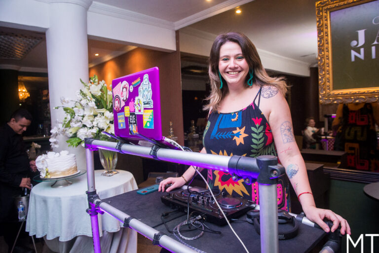 DJ Isa Capelo faz playlist de carnaval com músicas mais tranquilas