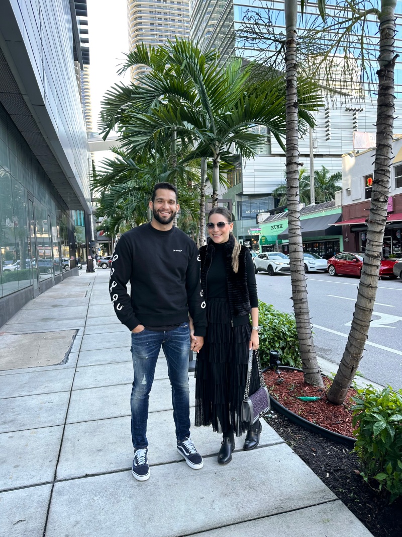 Arquiteta Lara Linhares curte férias em Miami