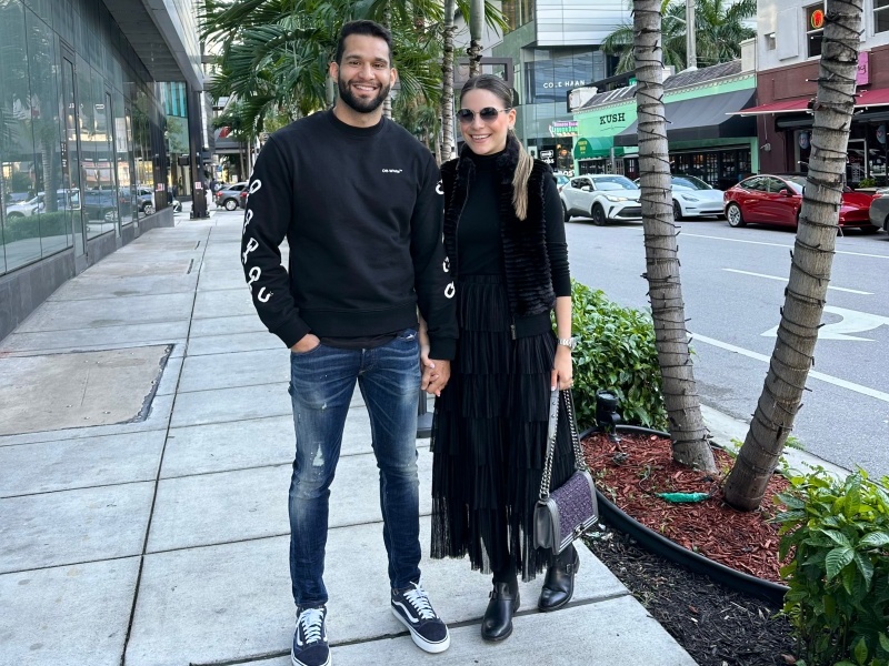 Arquiteta Lara Linhares curte férias em Miami