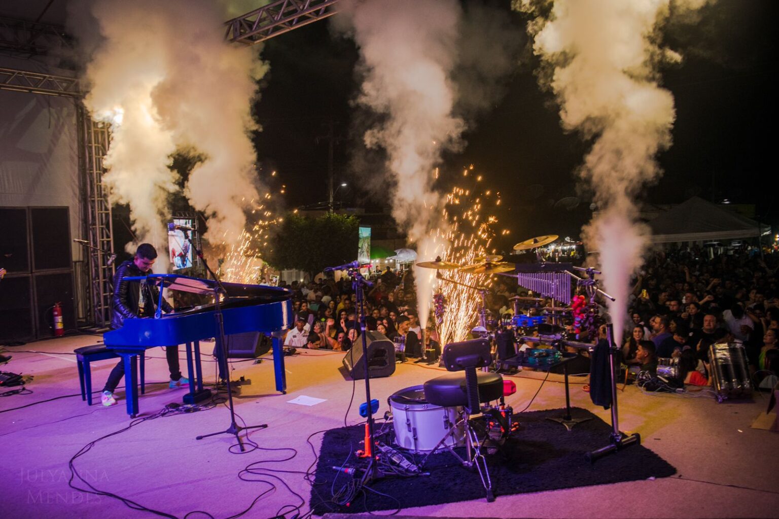 Conheça Paulo Rodrigo; pianista que toca em lugares inusitados no Ceará
