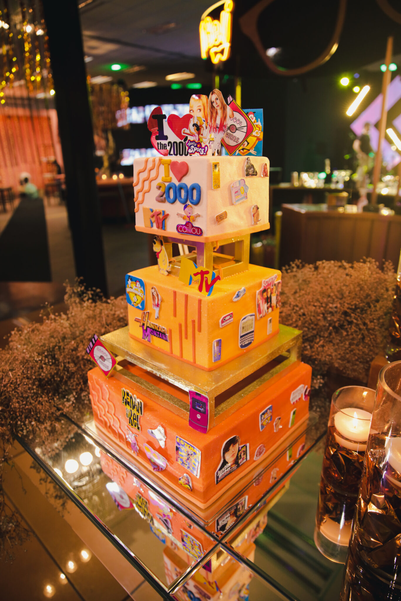 Edith Gomes celebra aniversário com festa temática dos anos 2000