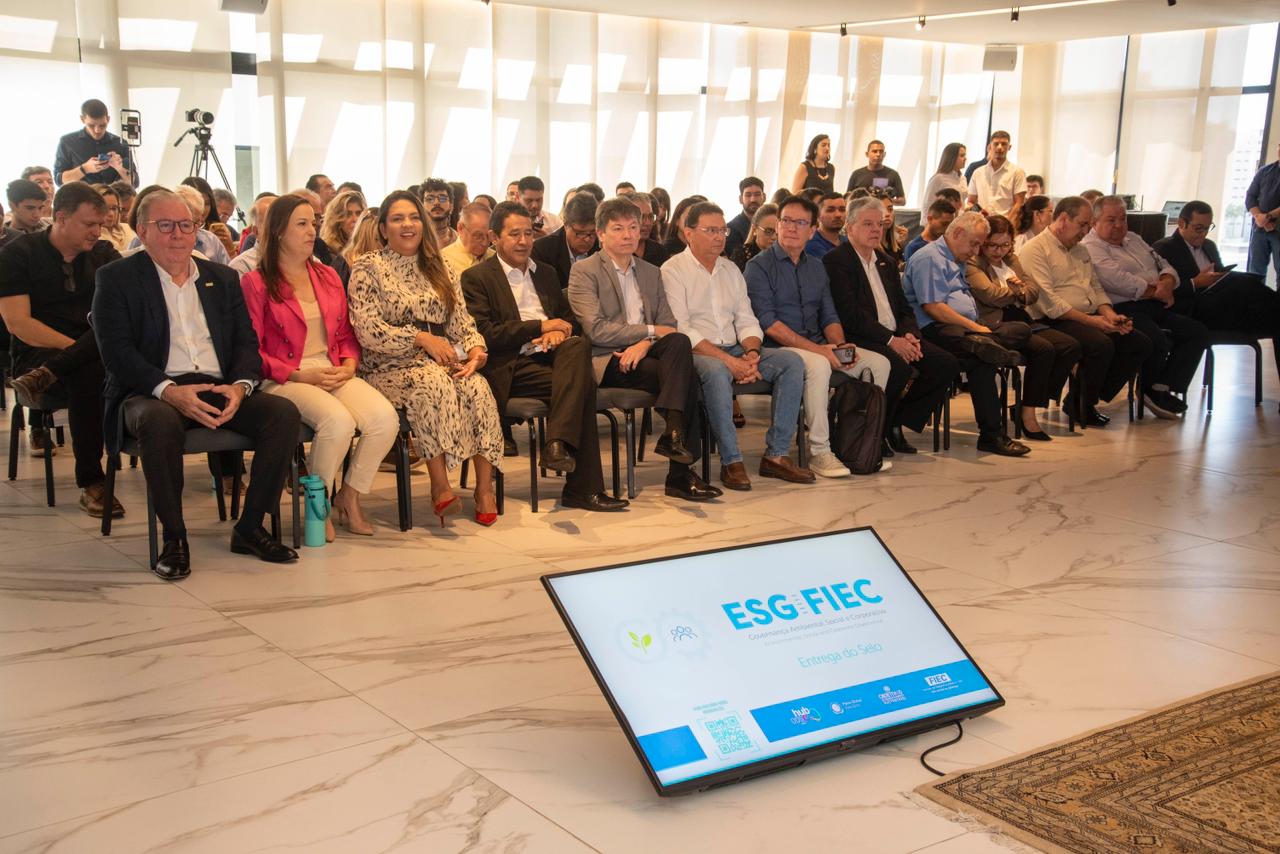 Ricardo Cavalcante entrega selos ESG-Fiec na Casa da Indústria