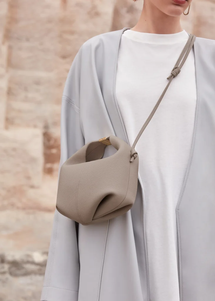 Conheça a Polène, marca francesa de bolsas queridinha de Kate Middleton