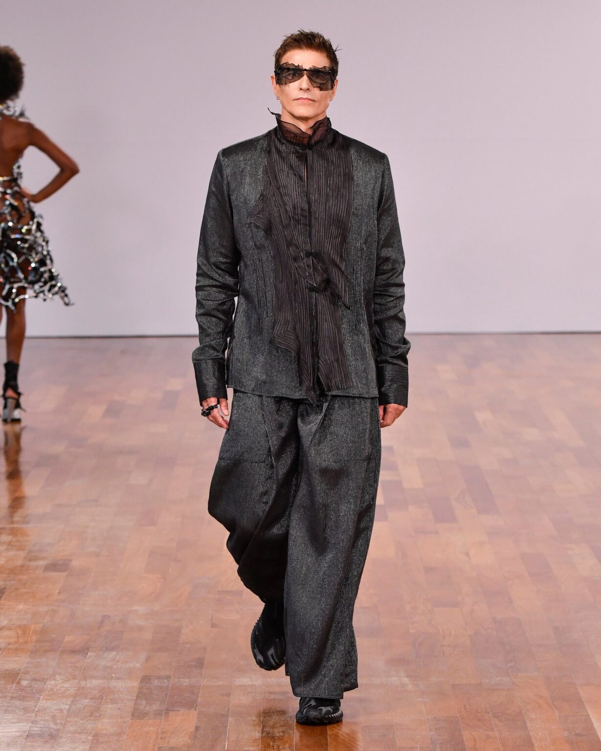 SPFW: Lino Villaventura apresenta cores e top models na passarela