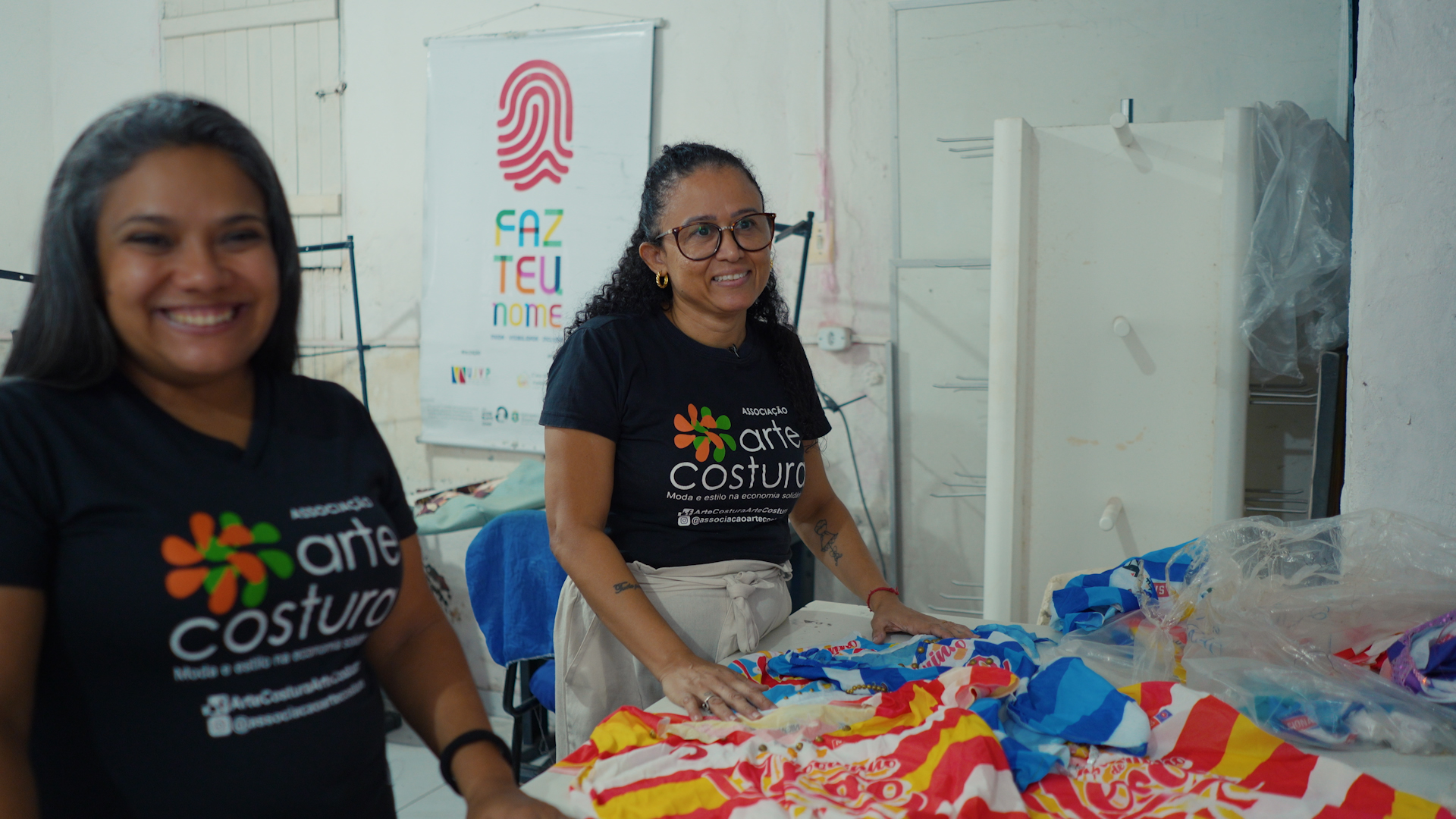 Fortal: costureiras de comunidades locais customizam abadás nos ...