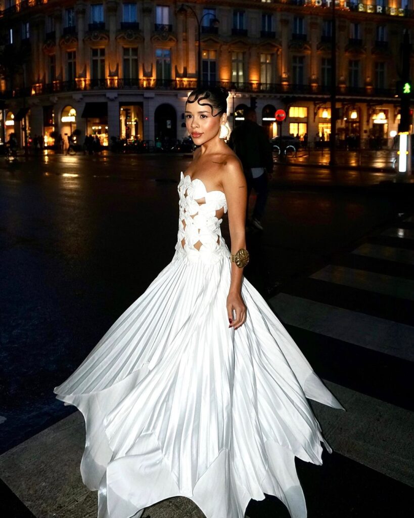 Laura Brito usa look da marca cearense Hand Lace na Paris Fashion Week