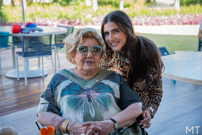 Consuelo Dias Branco celebra 91 anos ao lado de amigos e família