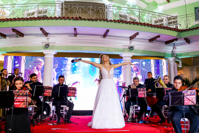 ‘Encanto de Natal’: Paula Magh emociona em espetáculo natalino